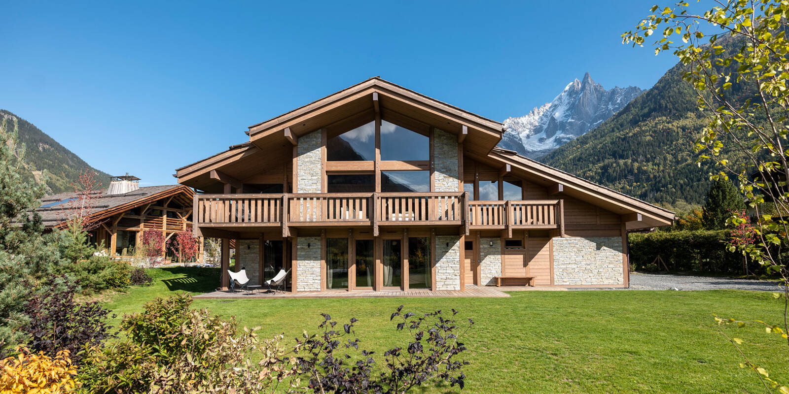 Mélange du bois et de la pierre | Réalisation Chalets Dunoyer