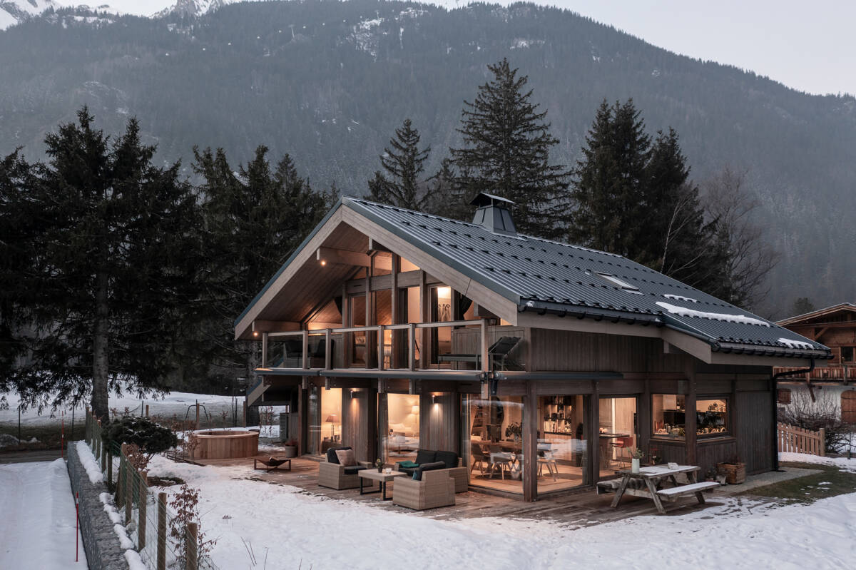 Authentic timber chalet realisation in French Alps | Dunoyer