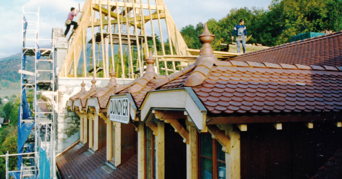 How is a traditional frame made?